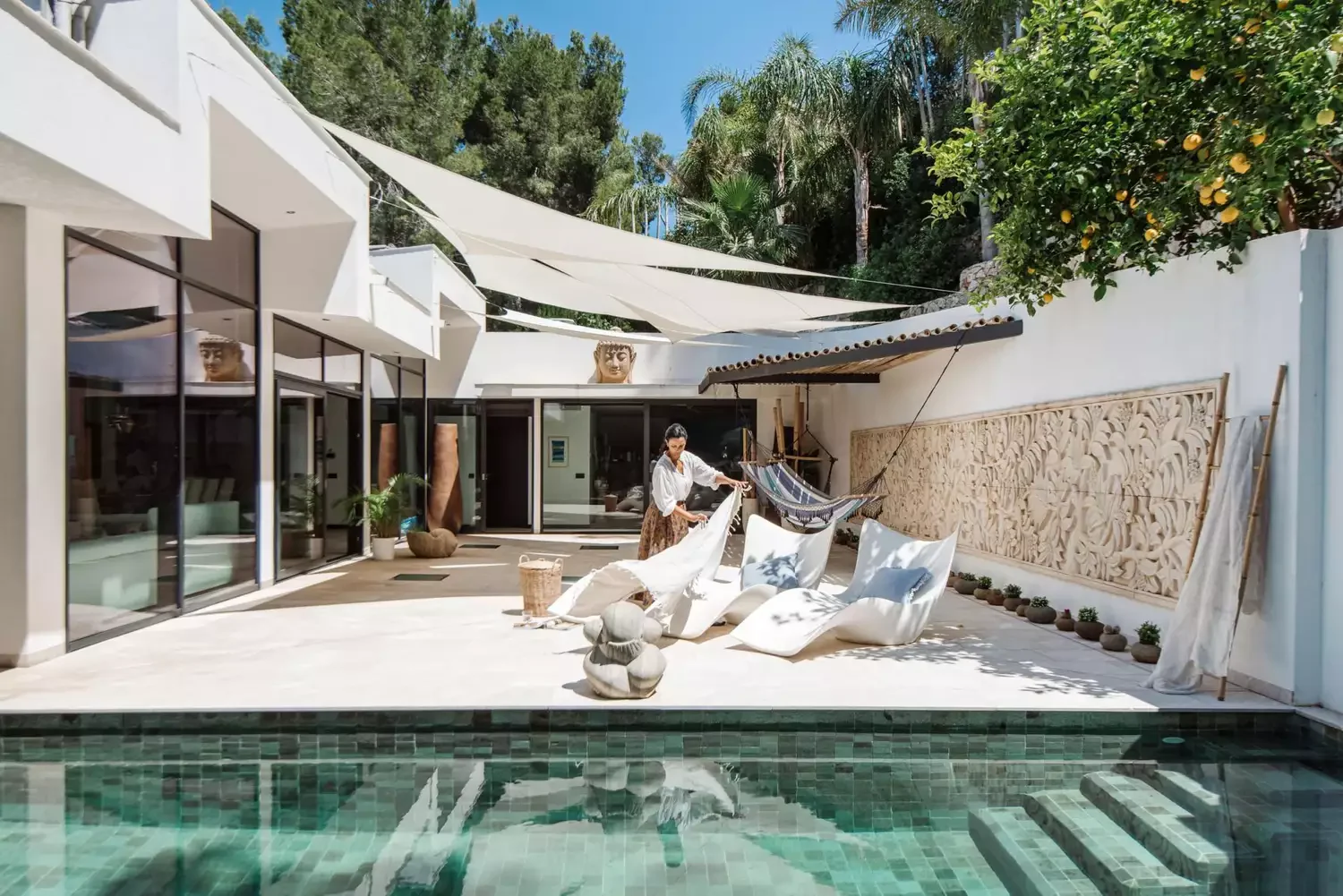 52 Beautiful Courtyard Ideas To Transform Your Outdoor Space