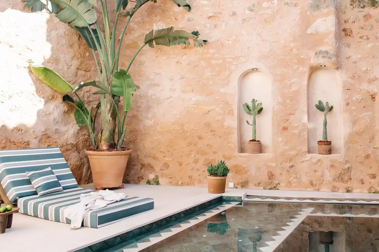 52 Beautiful Courtyard Ideas To Transform Your Outdoor Space